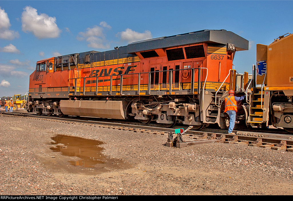 BNSF 6637